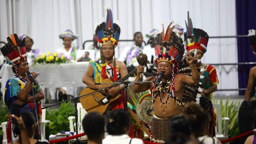 Surinamers herdenken Bouterse met dans, muziek en rouwstoet ...