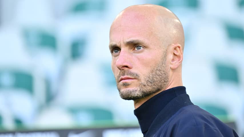 Paul Simonis krijgt ook na vierde nederlaag op rij steun van Wolfsburg-directie | Voetbal | NU.nl
