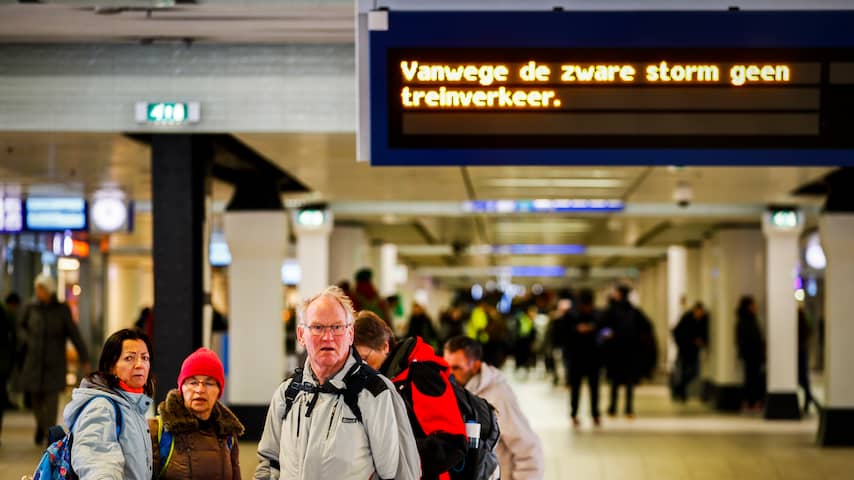 Code rood voor grote delen Nederland vanwege westerstorm | Binnenland ...