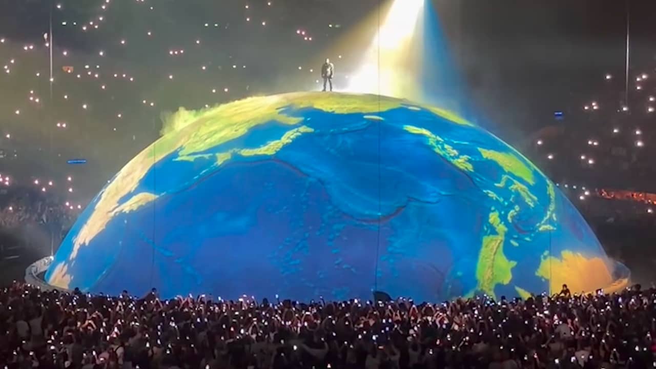 Rapper Ye houdt zich stil over controverse tijdens eerste optreden in ...