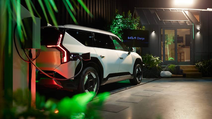 Nog twee automerken laten elektrische auto's stroom terugleveren aan ...