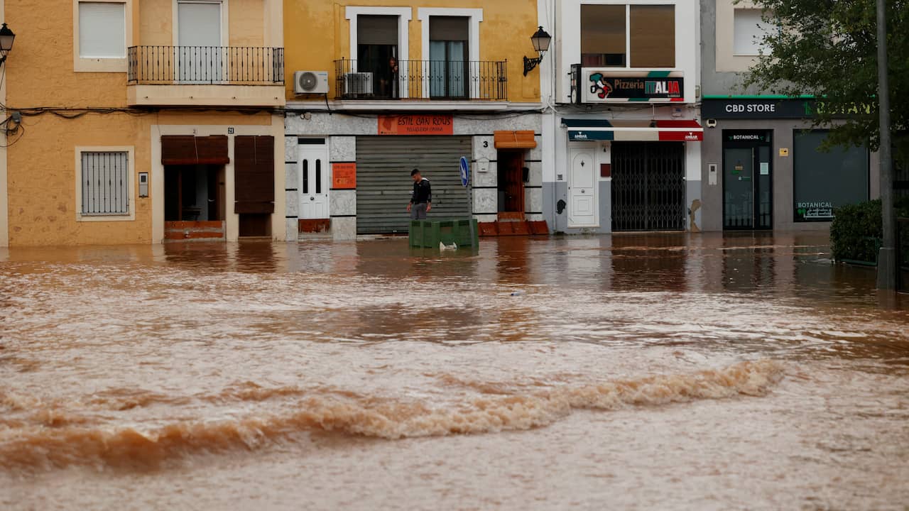 Zeker dertien doden door noodweer Spanje, wateroverlast vertraagt ...