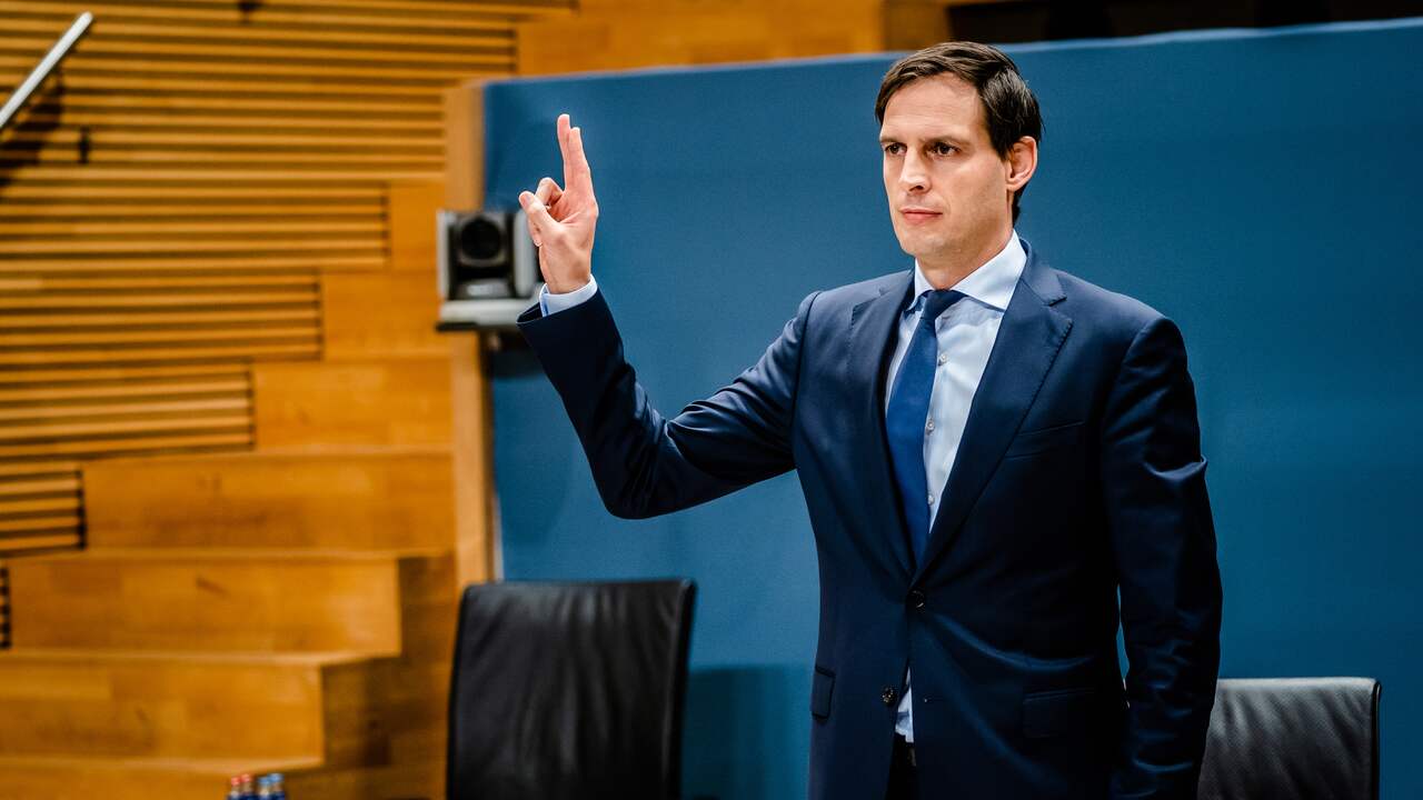 Hoekstra: 'Waren we maar eerder met gedupeerde ouders in gesprek gegaan ...