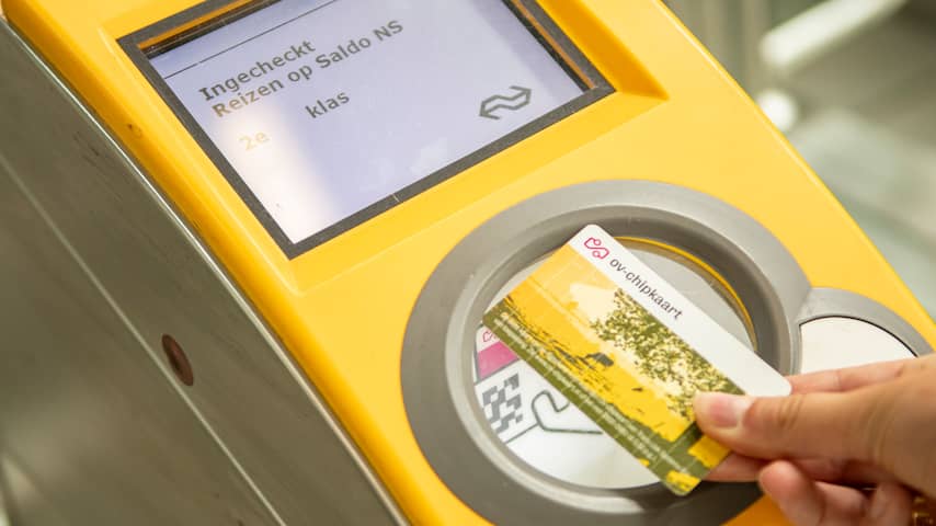 AP hoeft niet op te treden tegen persoonlijke ov-chipkaart NS ...