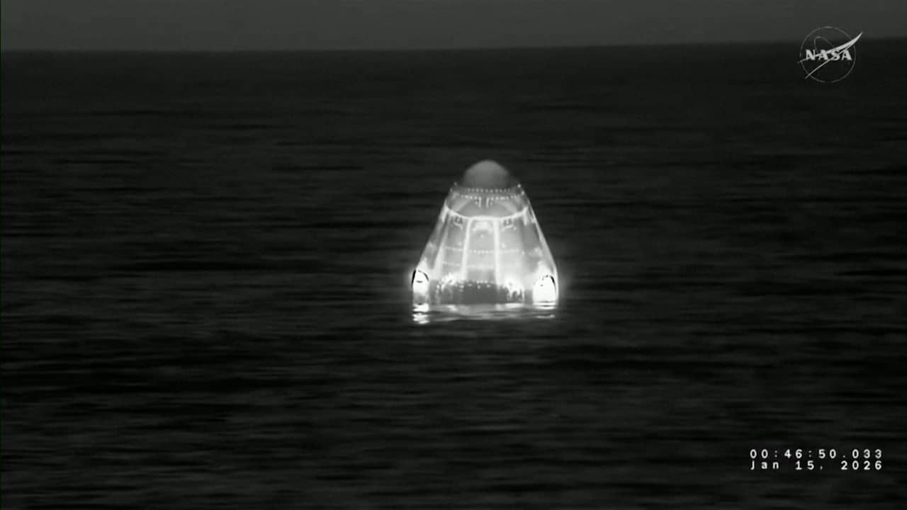 Astronauten landen in zee bij Californië na medische noodsituatie | NU.nl