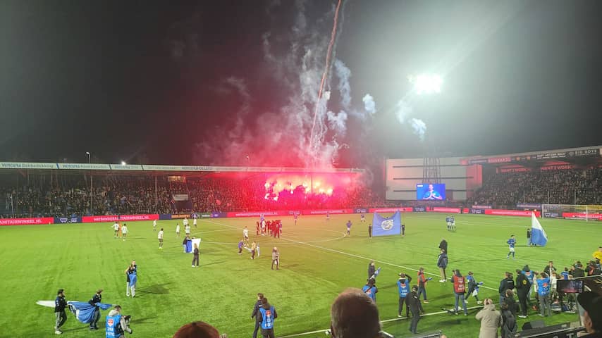 Live KNVB-beker | PSV later begonnen door vuurwerk, aftellen naar AZ ...