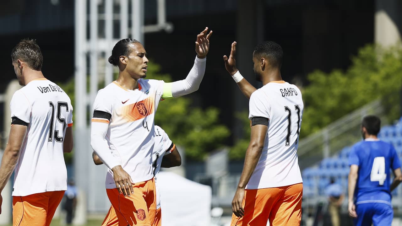 Rode kaart voor Til en twee goals Gakpo: zo won Oranje van Oezbekistan ...
