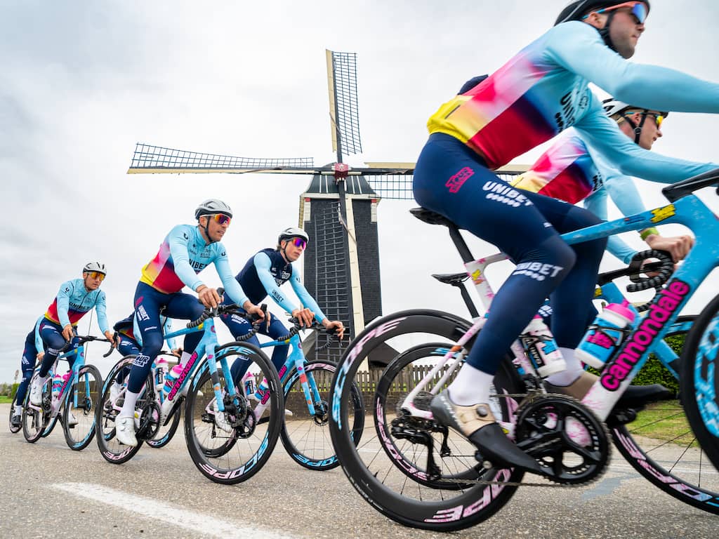 YouTubers Tour de Tietema veroveren wielerwereld met 'gestoord idee ...