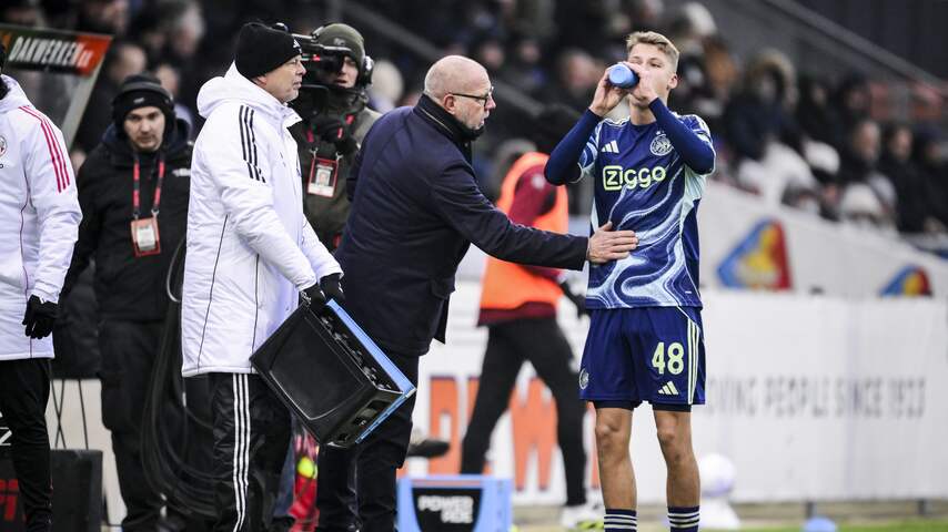 Steur (18) breekt door bij Ajax: 'Gesprekje met Van Gaal gaf vertrouwen ...