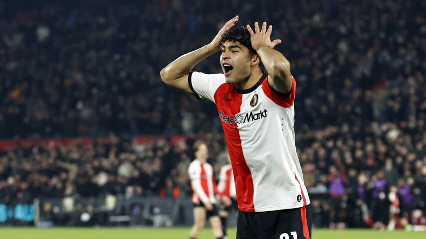 Van Persie beleeft valse start bij gehavend Feyenoord met gelijkspel tegen NEC | Voetbal | NU.nl