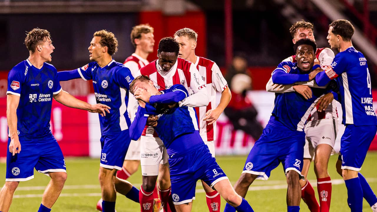 TOP Oss-Almere City tijdelijk gestaakt na knokpartij tussen spelers: 'Dit hoort niet' | Voetbal ...