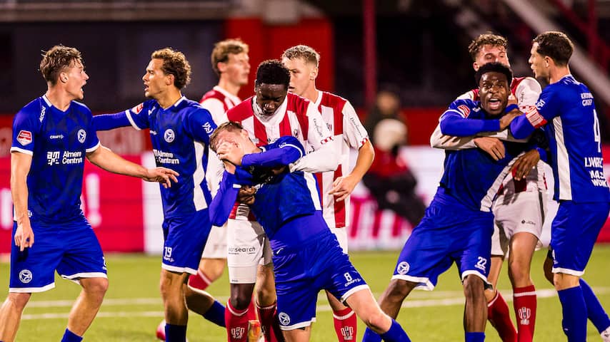 TOP Oss-Almere City tijdelijk gestaakt na knokpartij tussen spelers ...