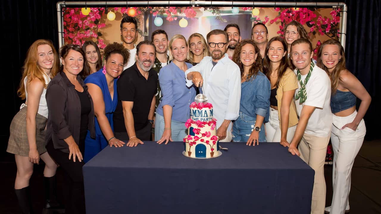 ABBA-lid Björn Ulvaeus bezoekt Nederlandse cast Mamma Mia! The Party ...