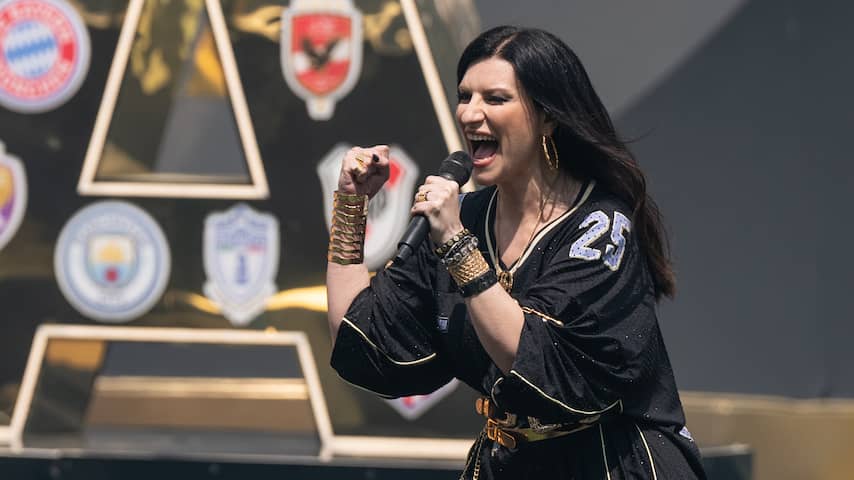 Laura Pausini treedt op bij openingsceremonie Olympische Winterspelen ...
