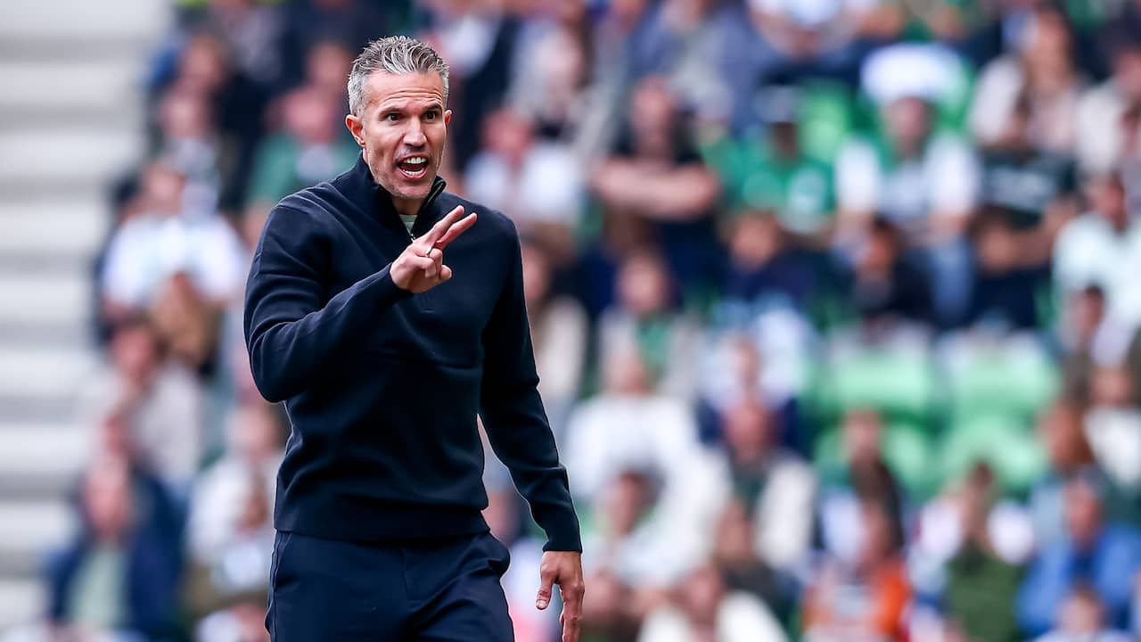 Feyenoord-coach Van Persie baalt van woedeaanval: 'Ga aan mezelf werken ...
