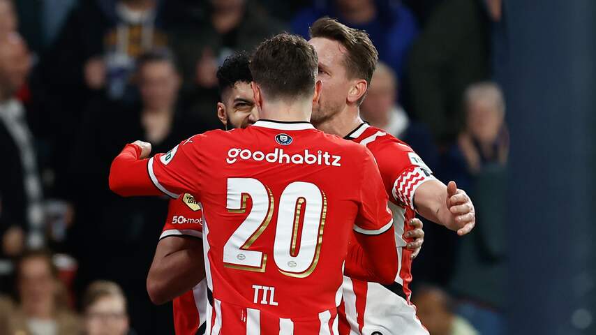 PSV herpakt zich na 1-7-nederlaag en wint eindelijk weer eens in Eredivisie | Voetbal | NU.nl