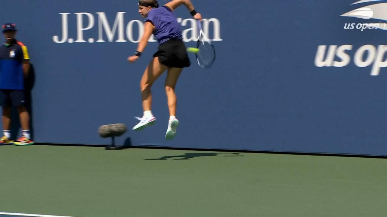 Publiek op de banken voor briljante lob achter rug op US Open | NU.nl