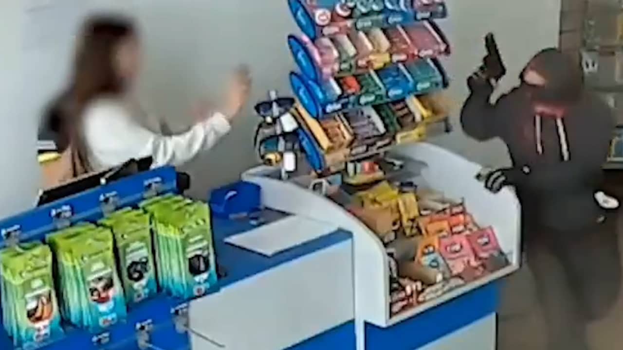Spaanse pompbediende verjaagt overvaller met pepperspray | NU.nl