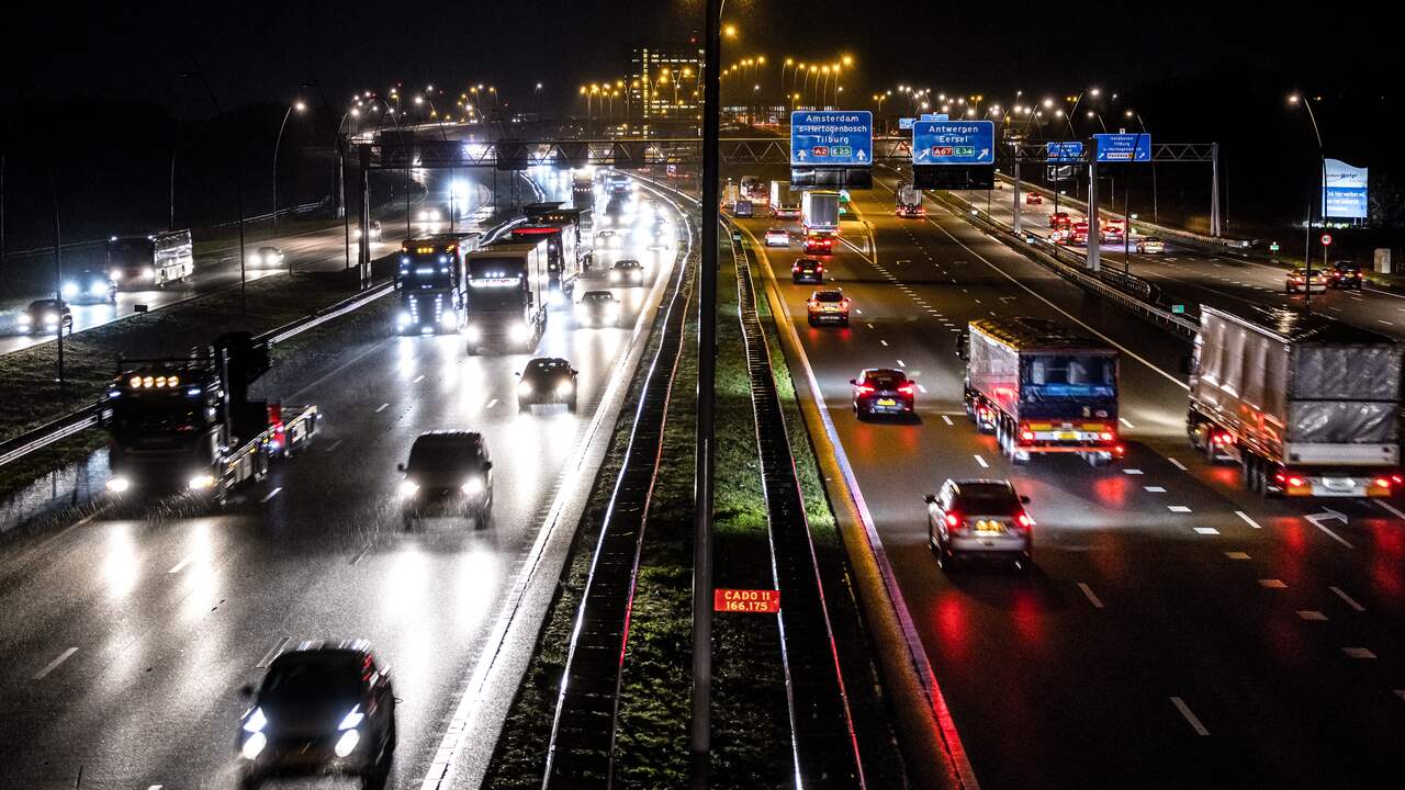 Ondanks oproep om thuis te werken vanwege slecht weer toch drukke wegen | Binnenland | NU.nl