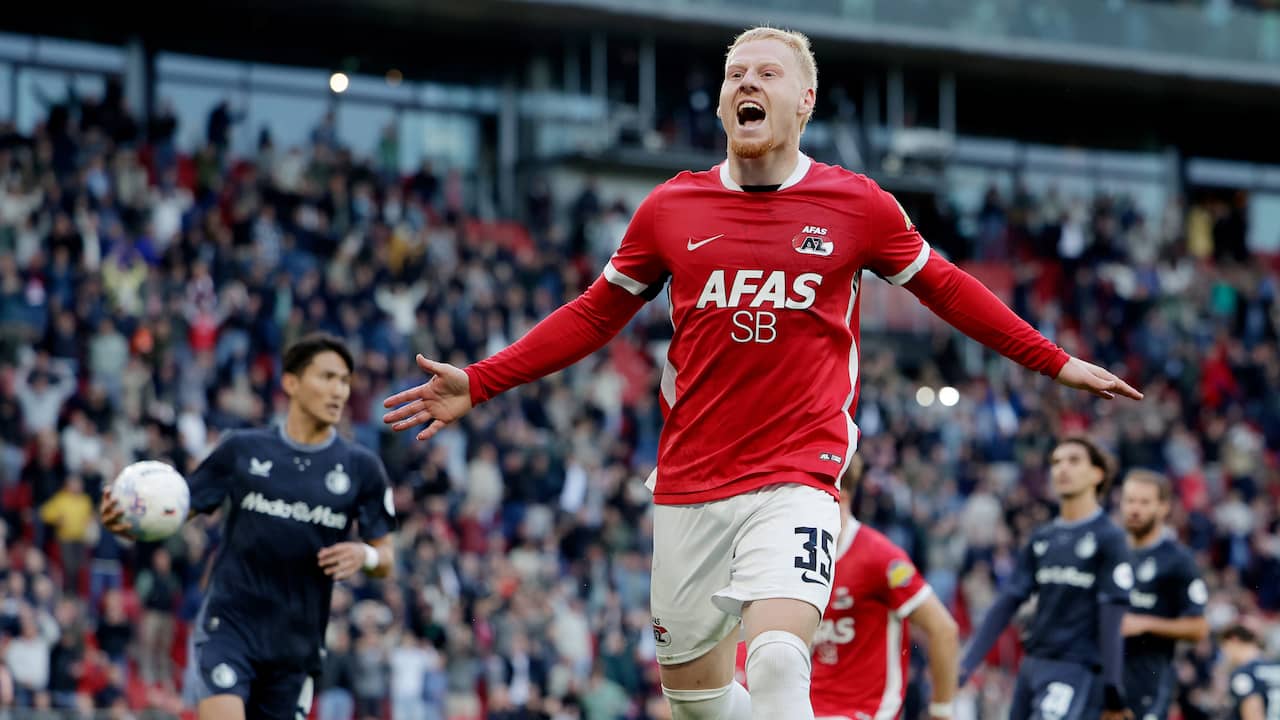 Koploper Feyenoord morst eerste punten door late penalty in spektakelstuk bij AZ | Voetbal | NU.nl