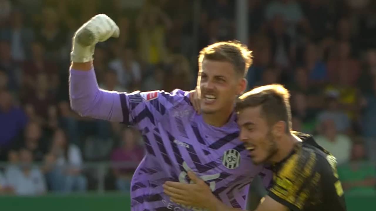 Scorende doelman Bucker bezorgt Roda JC diep in extra tijd punt bij VVV ...