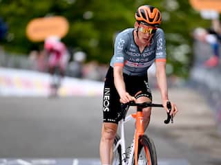 Thymen Arensman doet met toptijdrit uitstekende zaken in Giro ...