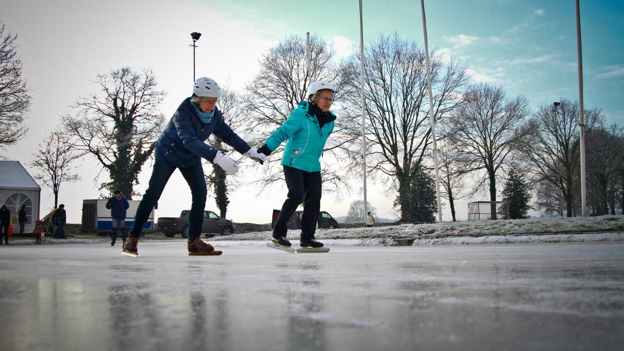 Hoe weet je of ijs stevig genoeg is om op te schaatsen? | Winterweer ...
