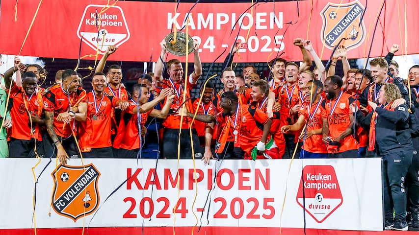 Live KKD | 'Hattrick Veerman' geniet van titelfeest Volendam: 'Wat ben ...