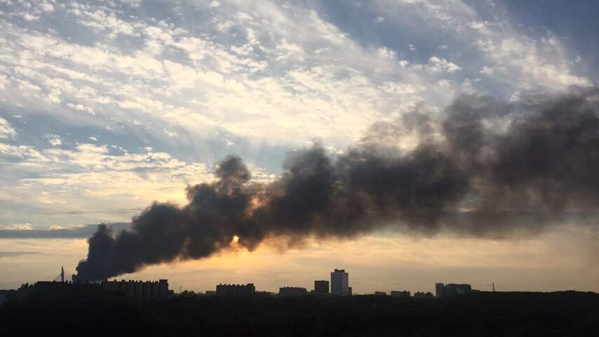 Grote brand in bedrijfspand De Meern laait weer op | Binnenland | NU.nl