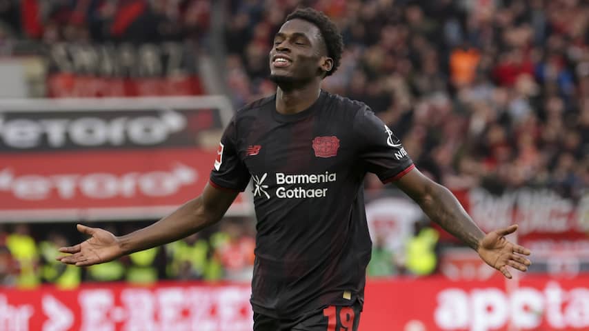Ernest Poku wéér goud waard voor Bayer Leverkusen met doelpunt bij ...