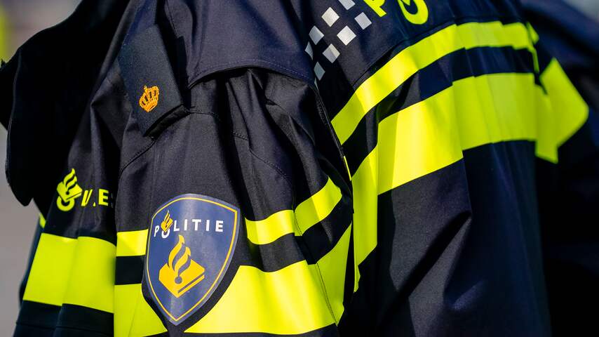 Man (34) sticht autobrand en wordt op heterdaad betrapt | Nijmegen | NU.nl