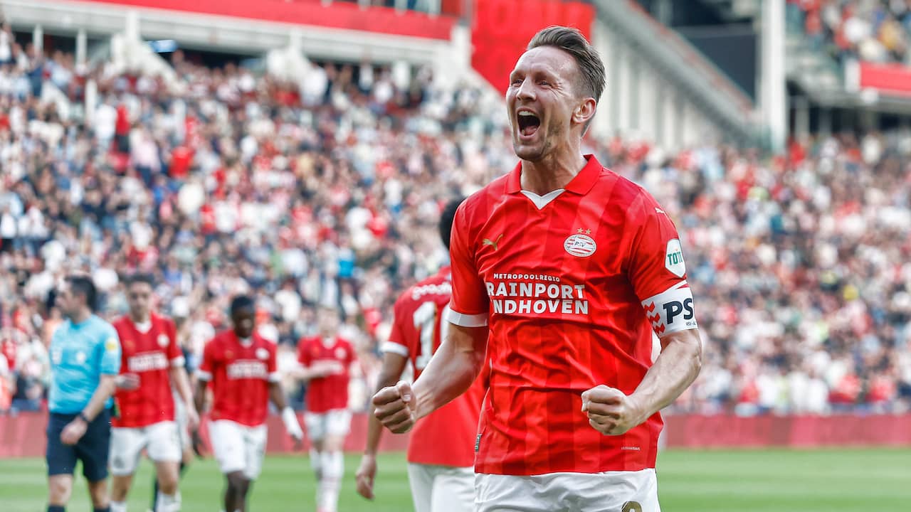 PSV overklast AZ in topper en dendert door richting kampioenschap ...