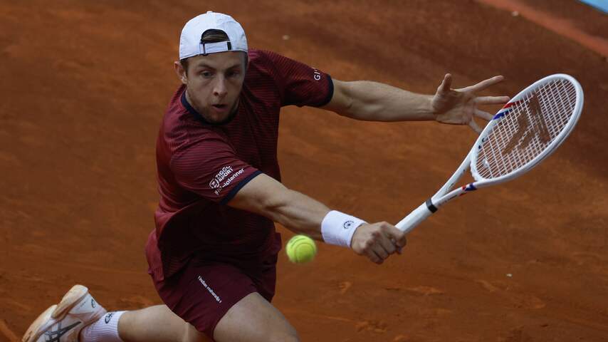 Griekspoor begint matig, maar knokt zich naar tweede ronde Roland ...