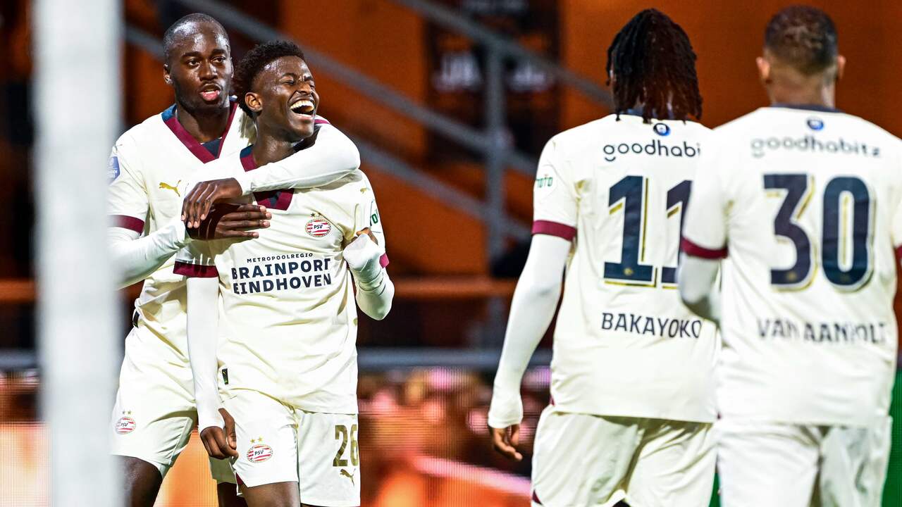 PSV-coach Bosz ligt niet wakker van contractperikelen Babadi: 'Graag of niet' | Voetbal | NU.nl