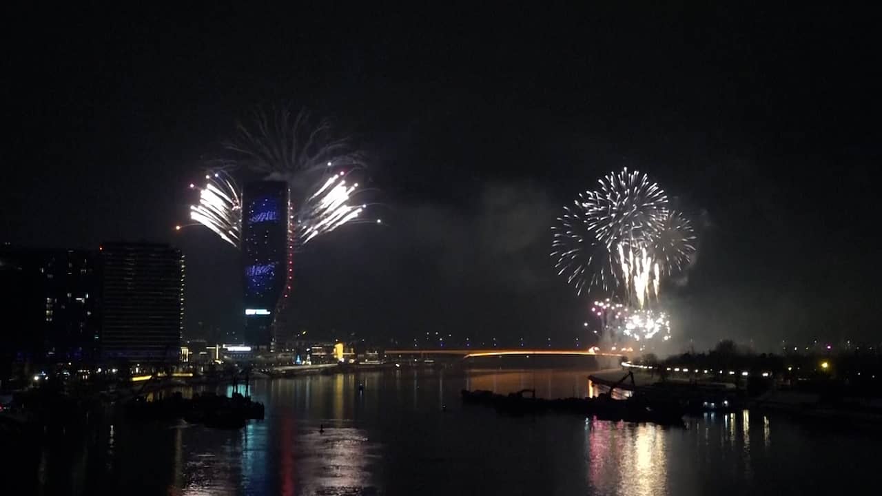 Serviërs volgen juliaanse kalender en vieren Nieuwjaar met vuurwerk | NU.nl