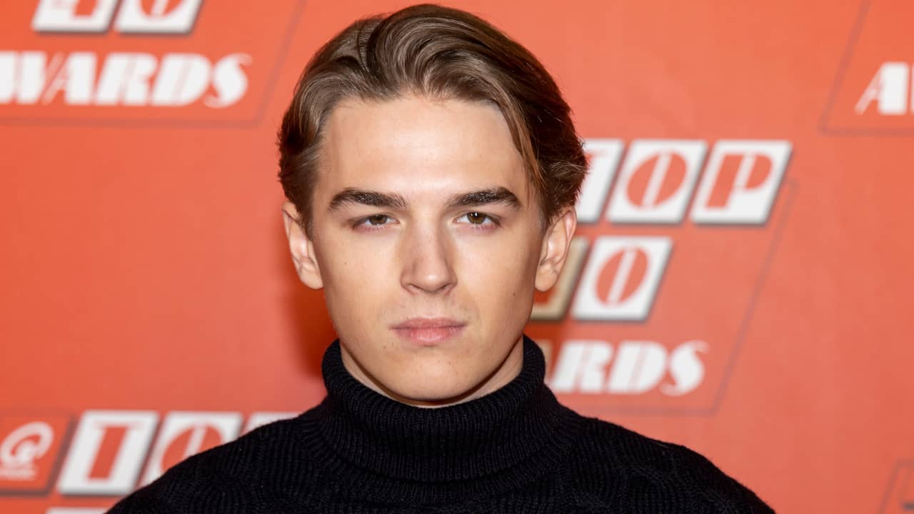 Gestolen posters op TikTok en nummer één op Spotify: Antoon scoort hit ...