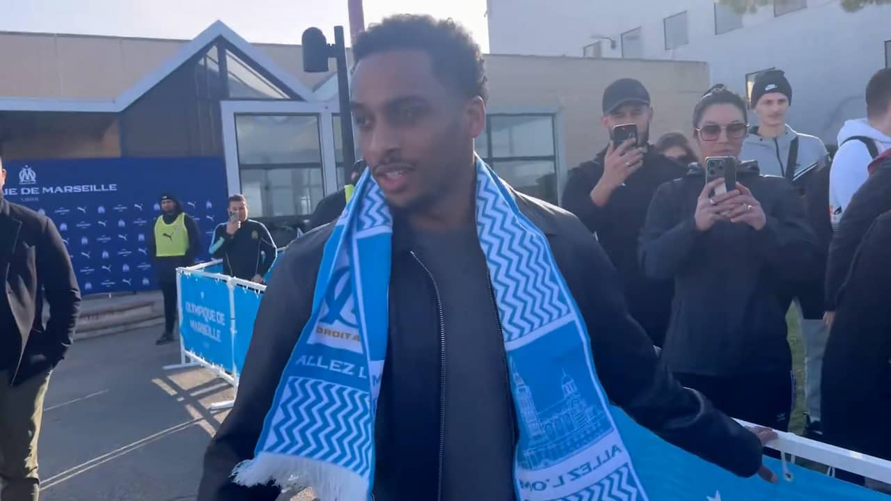 Quinten Timber warm onthaald door fans bij aankomst in Marseille | NU.nl