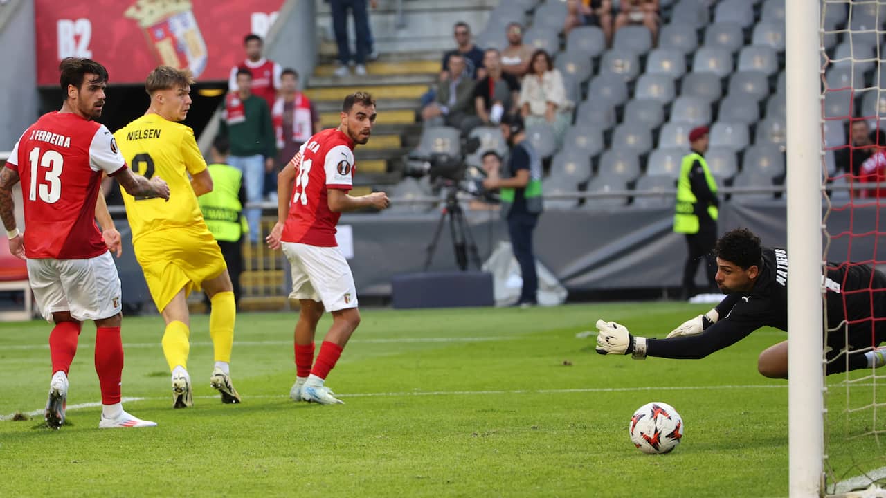 Bodø-speler maakt in slotseconde met hakje prachtige winnende goal | NU.nl