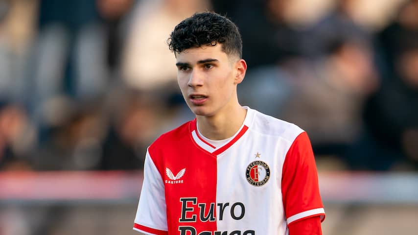 Shaqueel van Persie (18) maakt winnend doelpunt bij oefenzege Feyenoord | Voetbal | NU.nl