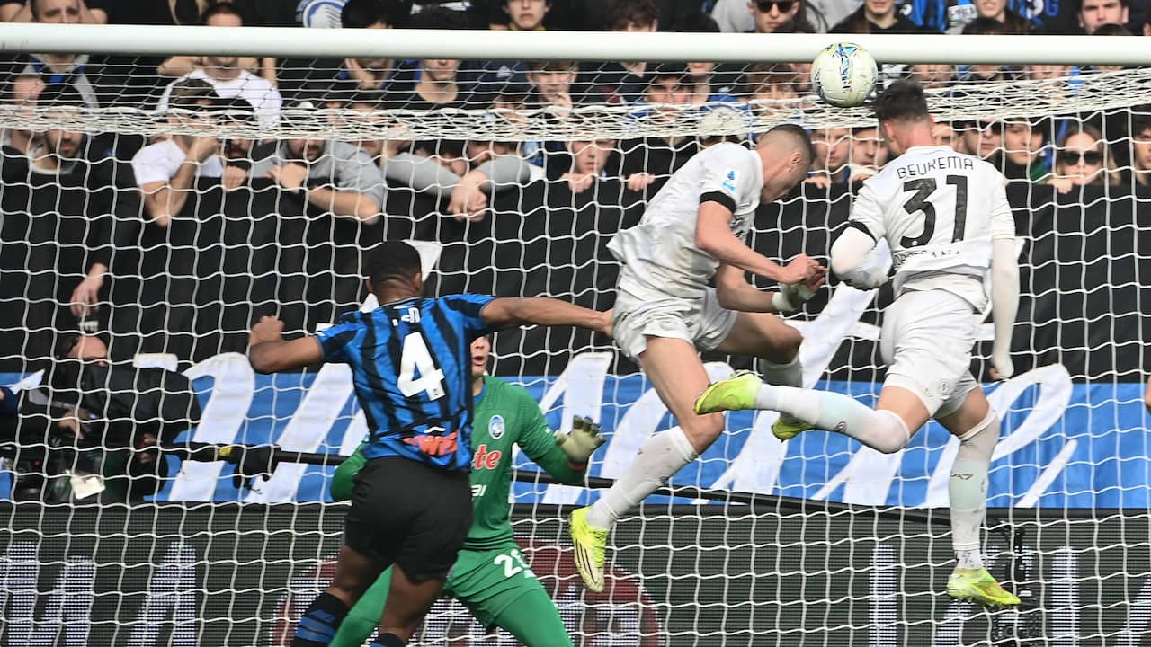 Sam Beukema kopt hard raak voor Napoli | NU.nl