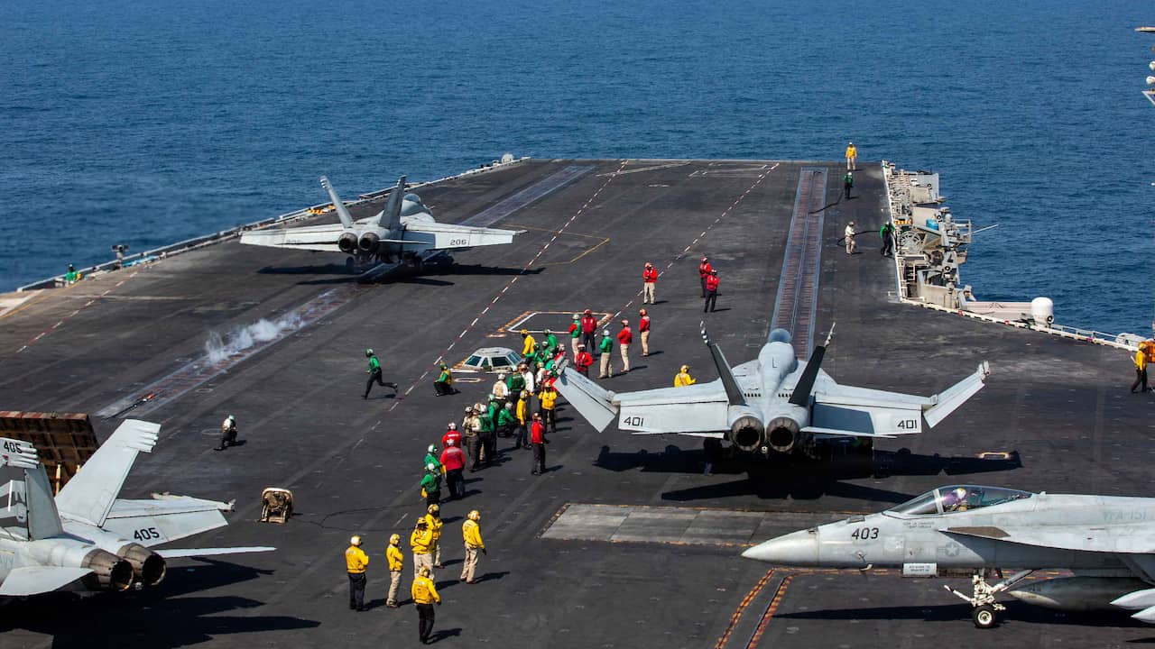 VS voert aanvallen uit op Iraanse havenstad, Iran valt luchtmachtbasis ...