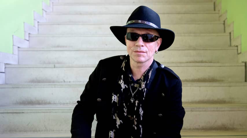 Paul van Loon ontvangt Gouden Boek voor jeugdroman Raveleijn | Boek ...