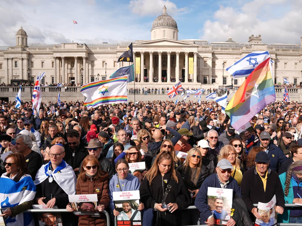 Slachtoffers van Hamas-aanval op 7 oktober overal in Europa herdacht ...