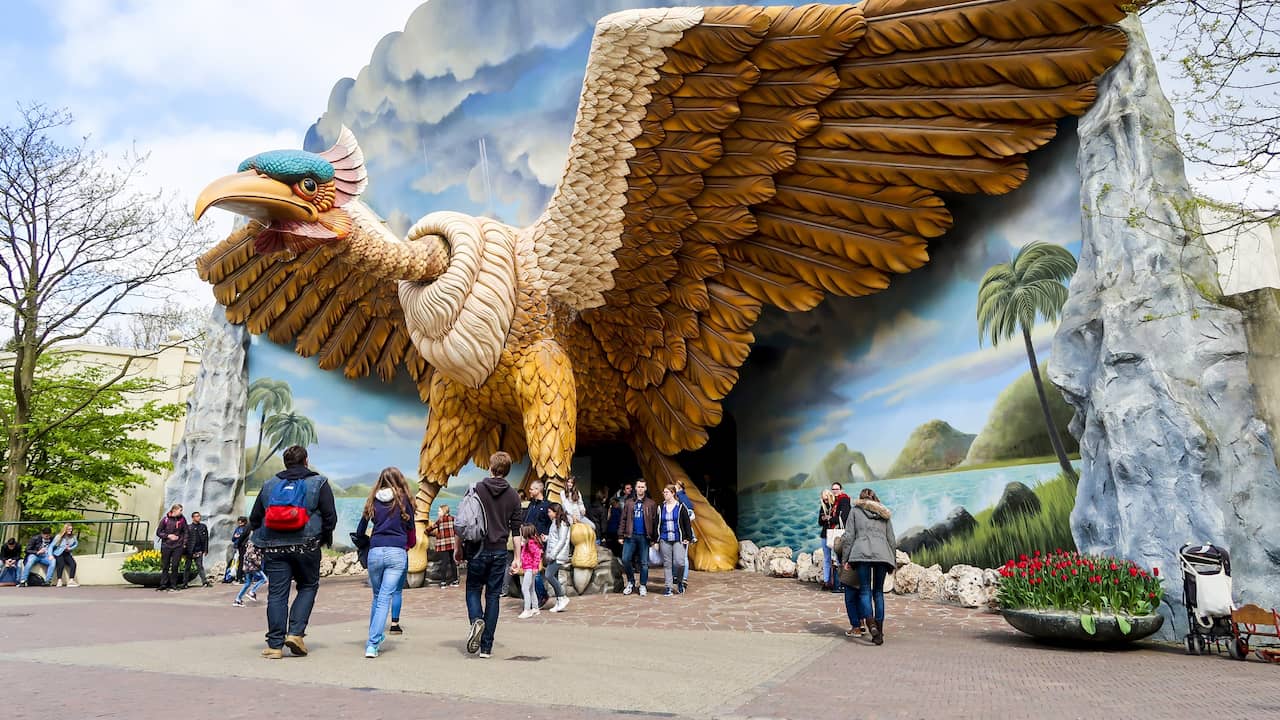 Efteling-bezoekers zitten tijdlang vast in Vogel Rok-achtbaan door ...
