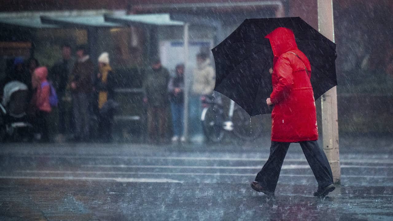 Zondag code geel voor heel Nederland wegens zware onweersbuien en heftige wind - Oozo.nl