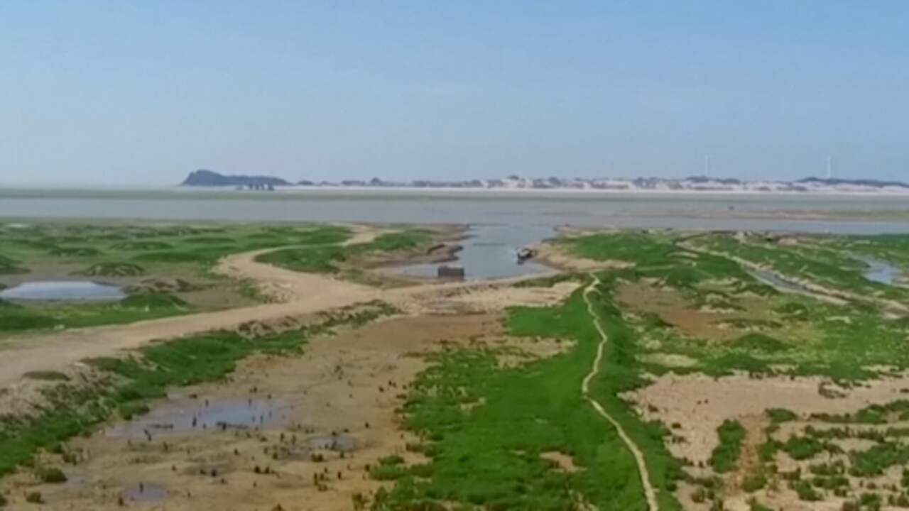 Grootste zoetwatermeer van China slinkt in rap tempo door hittegolf | NU.nl