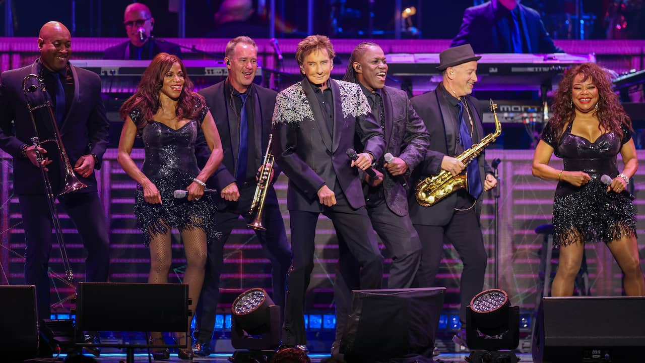 Copacabana-zanger Barry Manilow brengt na vijftien jaar nieuw album uit ...