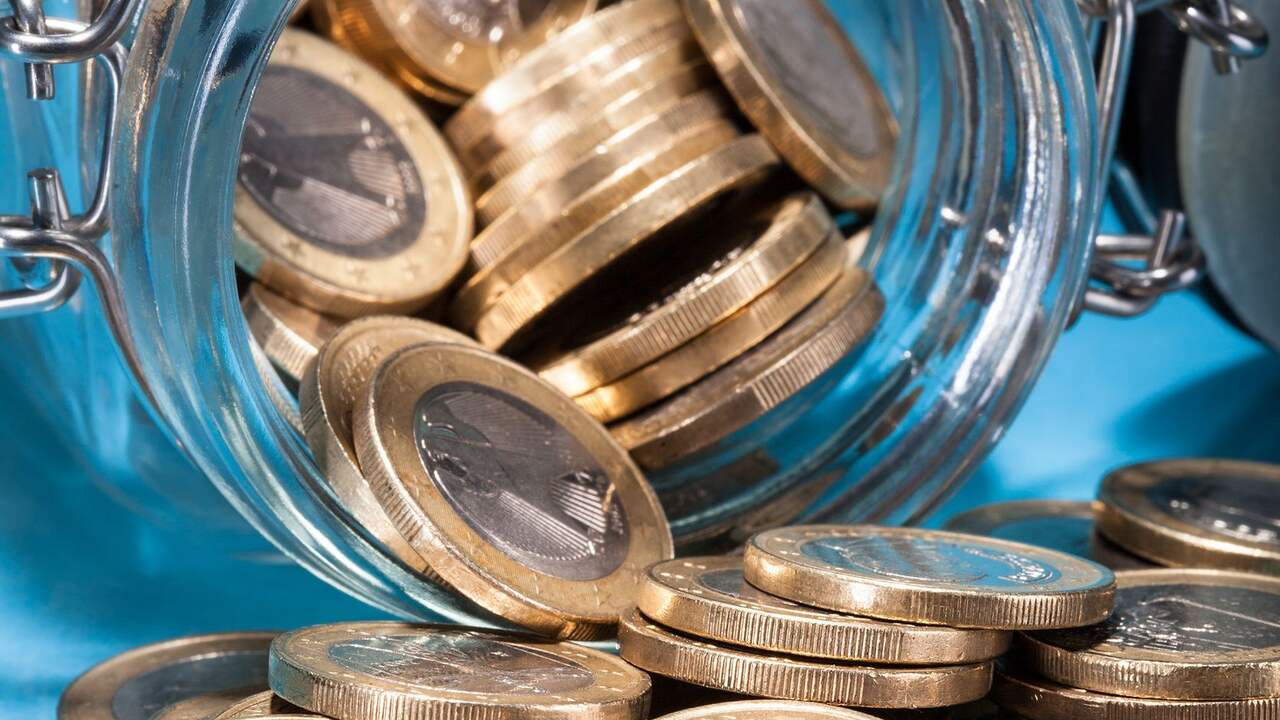 Eerste loonstrookje van 2019 valt voor bijna iedereen hoger uit | Geld ...