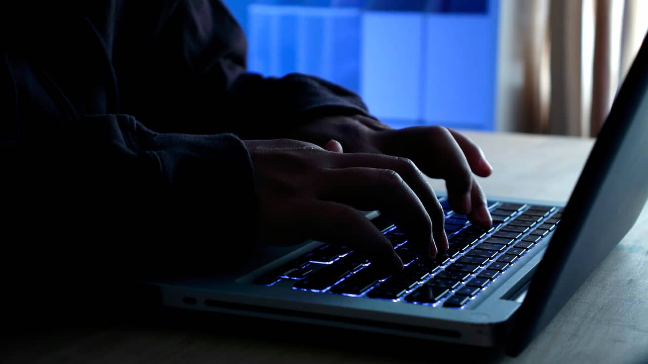 Namen ambtenaren van alle ministeries gelekt via overheidswebsites ...