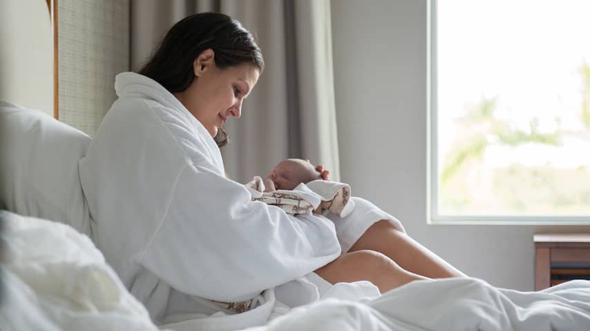 Supersnelle bevalling: 'Onze zoon werd geboren in de armen van mijn ...